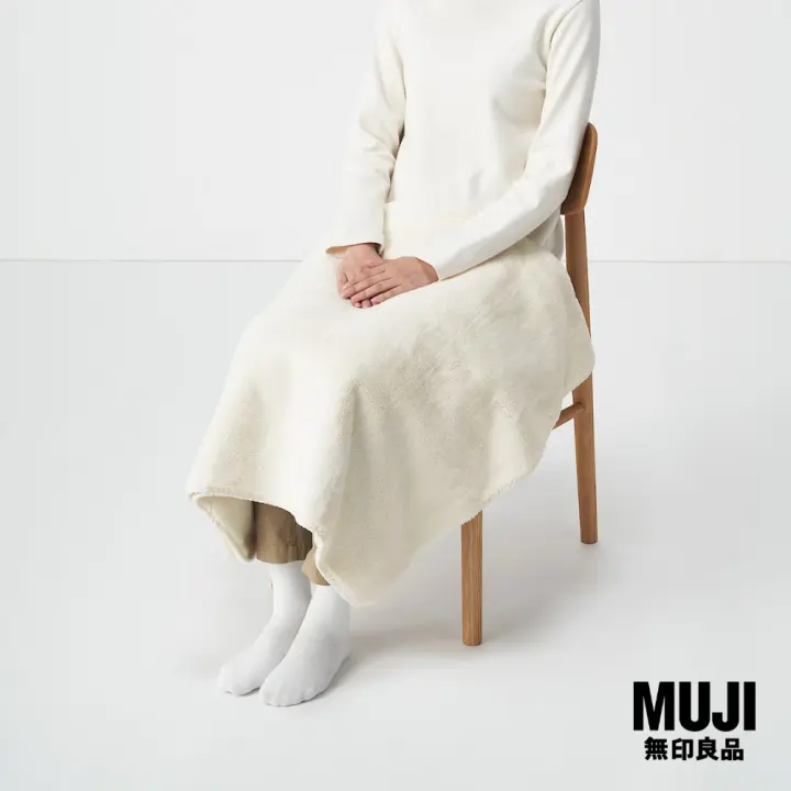 มูจิ ผ้าห่มวอร์มไฟเบอร์แบบครึ่งตัว - MUJI Warm Fiber Small Blanket (80 x 130 cm)